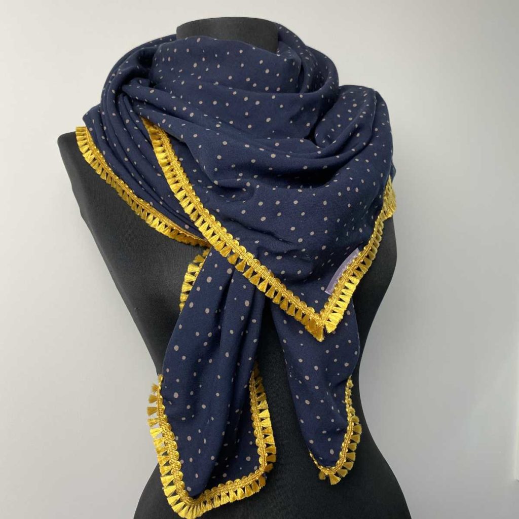 FOULARD BLEU MARINE ET DORÉ | Le Bric à Brac de Gwendy